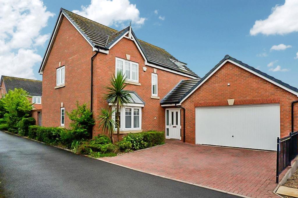 Dumolos Close, Glascote 4 bed detached house - £400,000