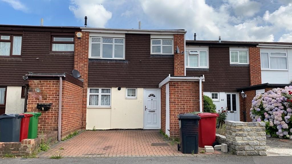 Mendip Close, Slough, SL3 8UB 3 bed terraced house - £425,000