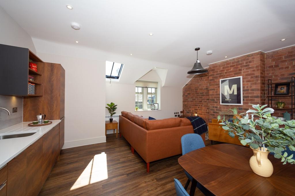 Flat 5, No.10 The Green, Horsforth... 2 bed apartment - £1,240 pcm (£ ...