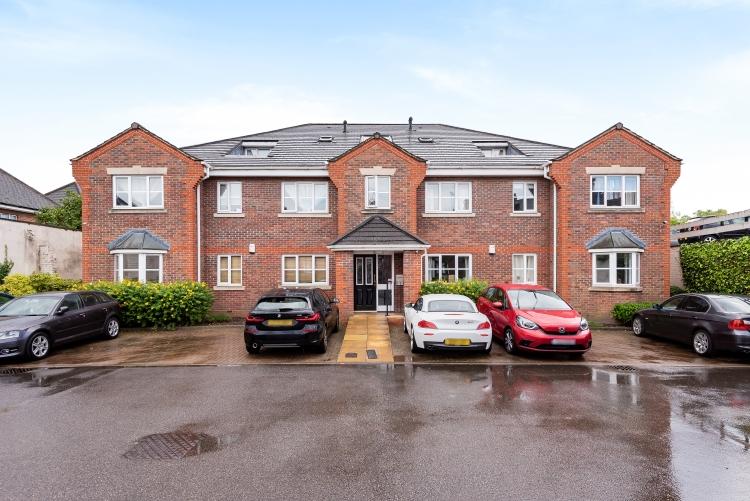 Amelia Close London W3 2 bed apartment - £1,575 pcm (£363 pw)