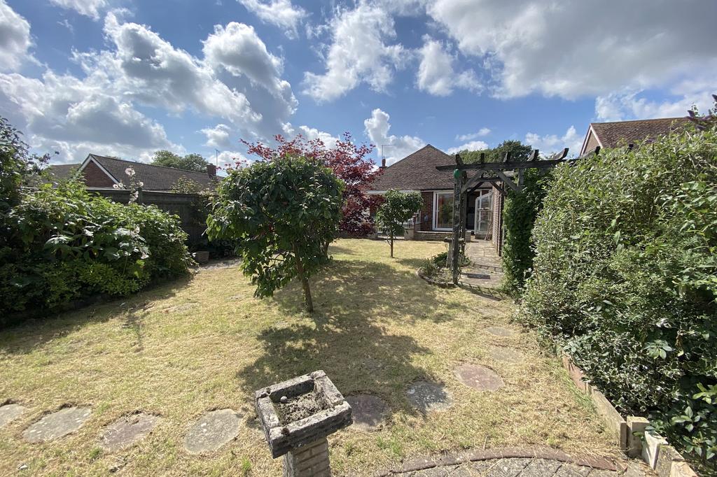 Lancing Way, Polegate, East Sussex, BN26 2 bed bungalow - £400,000