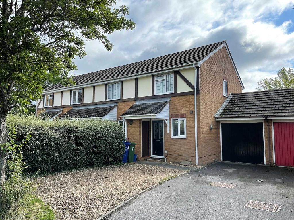 Ferndown Gardens Farnborough 2 Bed End Of Terrace House £1 250 Pcm