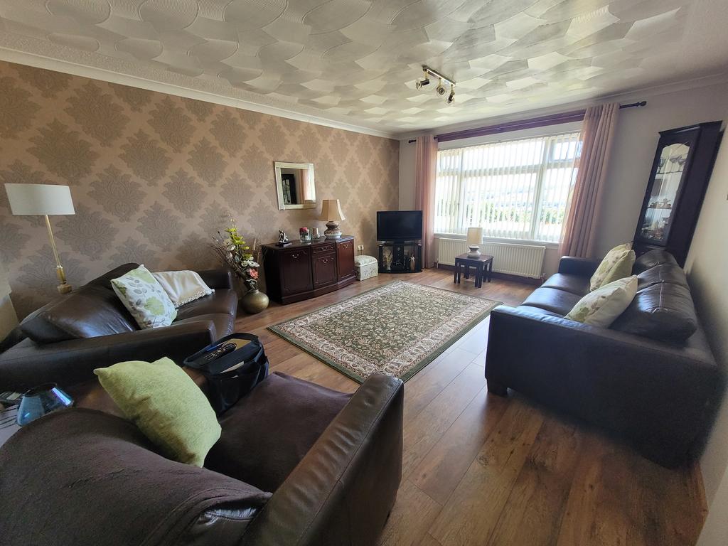 Pappert, Bonhill, Alexandria G83 3 bed terraced house - £81,000