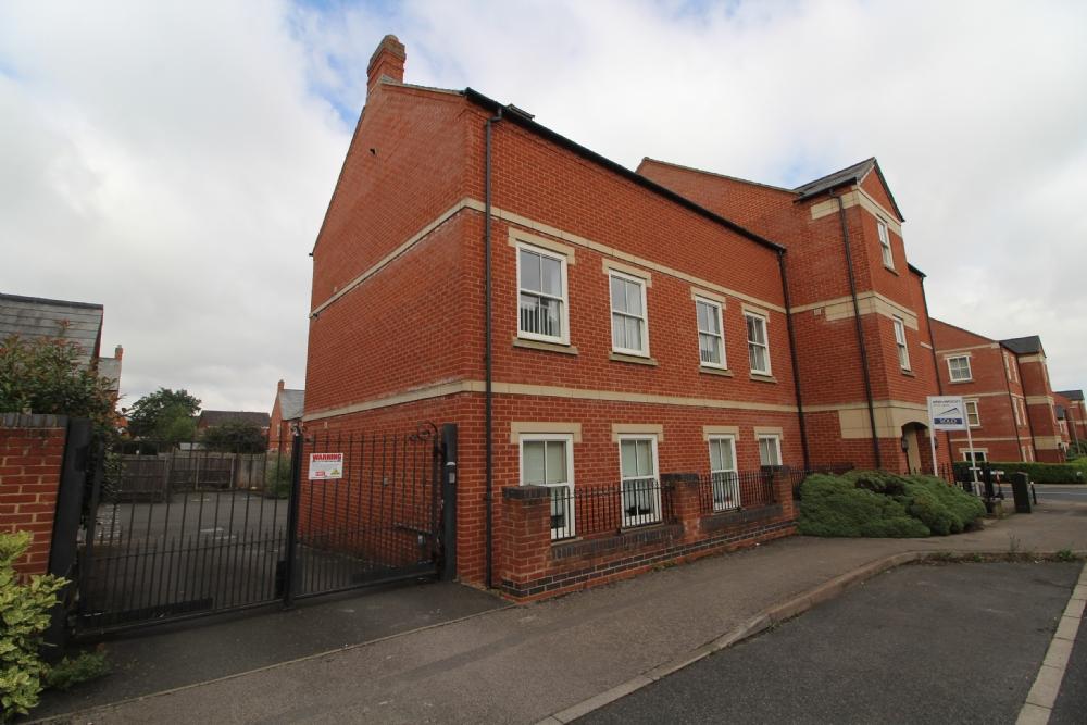 McCorquodale Road, Wolverton, Milton... 2 bed flat - £190,000