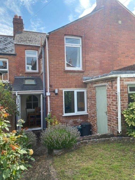 Abbots Road, Exeter, EX4 3 bed terraced house - £1,200 pcm (£277 pw)