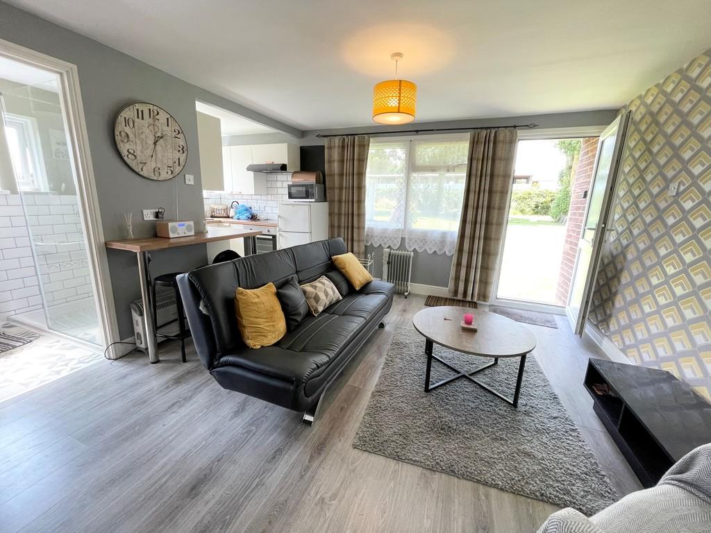 Florida Chalet Park, Hemsby, Great Yarmouth 2 bed chalet for sale - £27,500