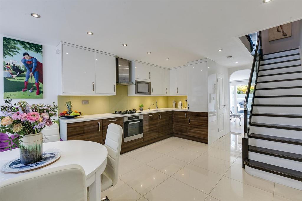 Stevenage Road, SW6 3 bed terraced house - £2,999 pcm (£692 pw)