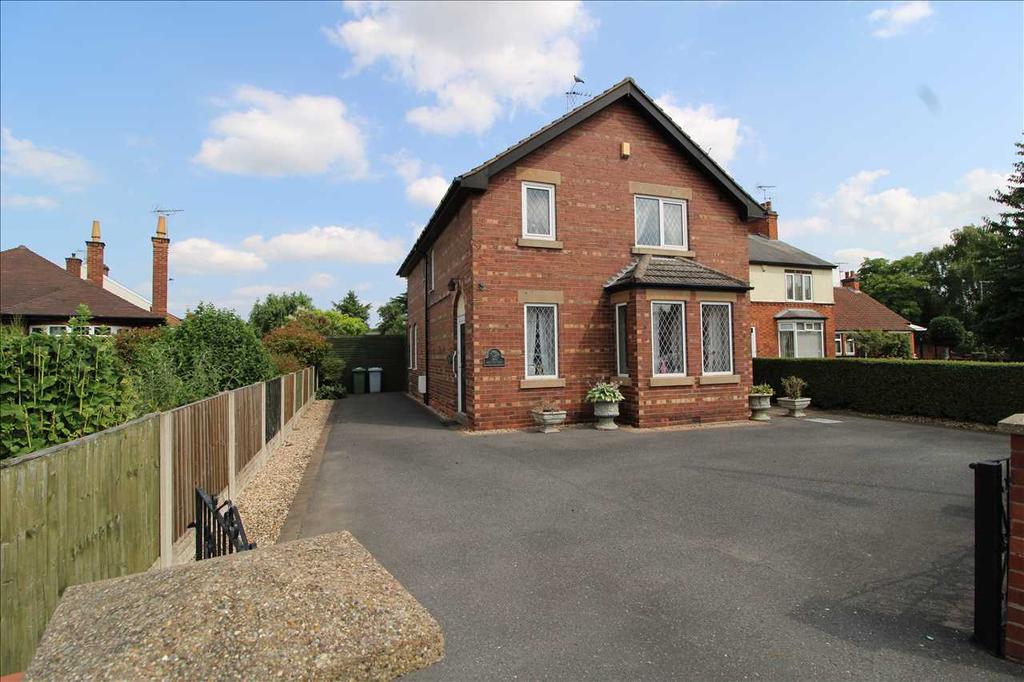 London Road, Balderton, Newark 4 bed detached house - £300,000