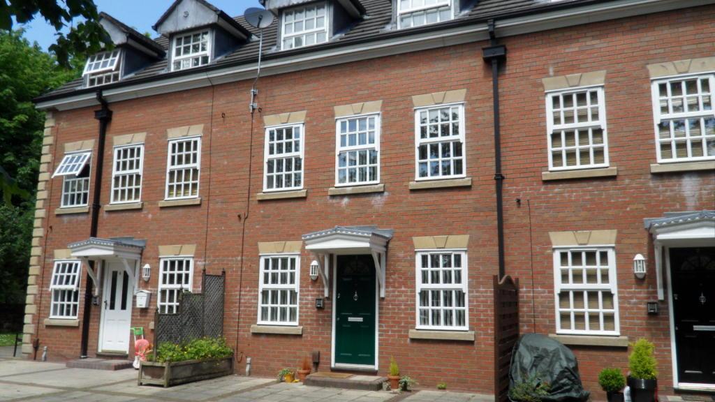 Carnatic Court, Carnatic Road... 3 bed townhouse - £1,500 pcm (£346 pw)