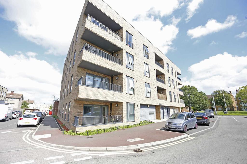 Rudge Court, Marks Gate, RM6 2 bed flat - £1,300 pcm (£300 pw)