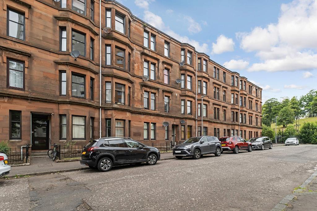 Dunn Street, Clydebank, G81 4BH 2 bed flat - £67,000