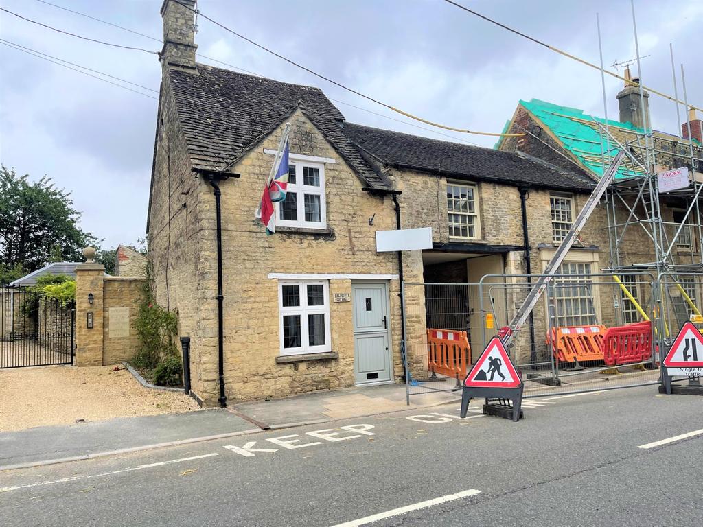 Caldecott Cottage Cirencester Road... 2 bed end of terrace house - £295,000