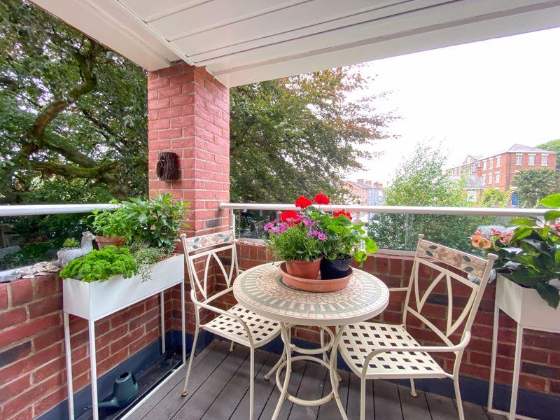 Mill Green, Congleton 2 bed apartment - £225,000