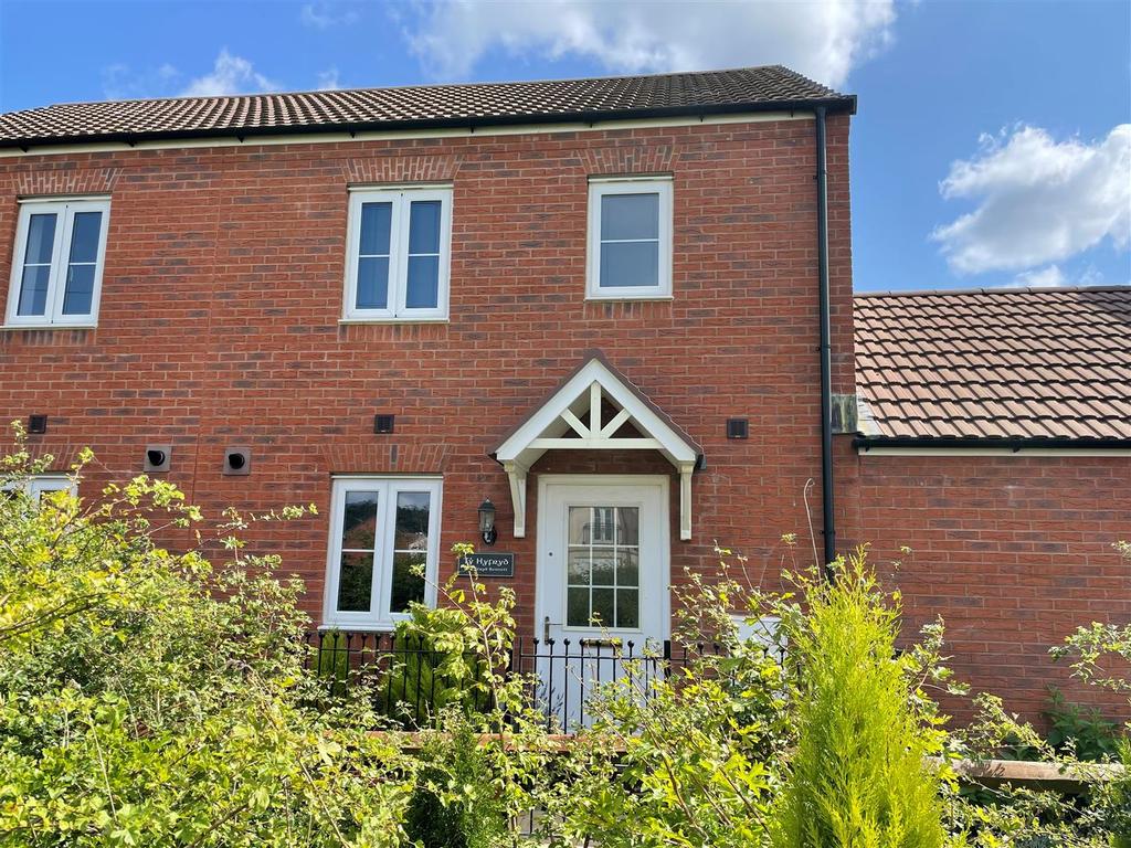 Stryd Bennett, Llanelli 3 bed semi-detached house - £165,000