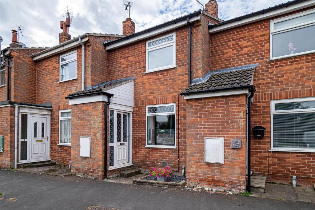 Rothesay Court, Skirlaugh, Hull 2 bed terraced house - £120,000