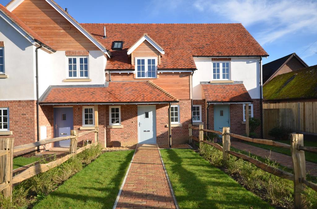 The Street, Ewhurst, GU6 2 bed terraced house - £495,000