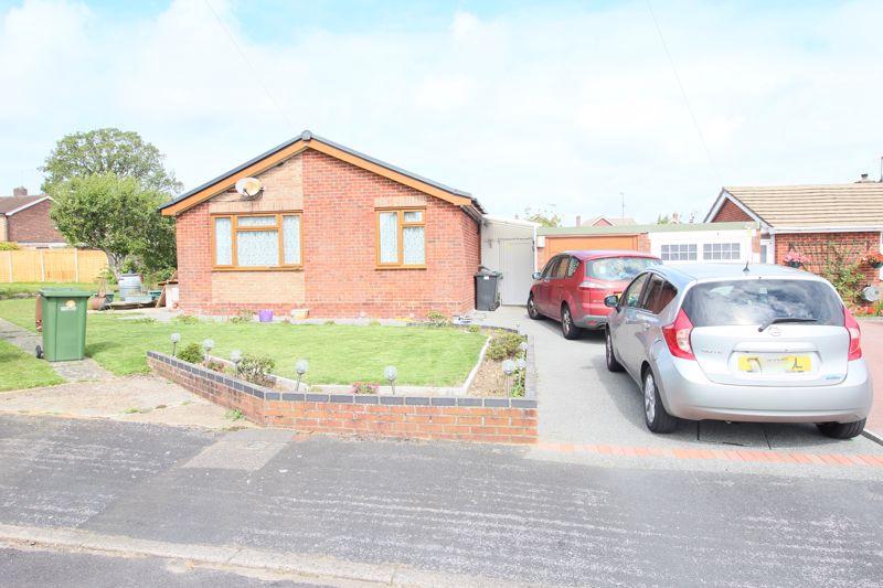 Primrose Close, Hedge End, SO30 0LL 3 bed detached bungalow - £400,000