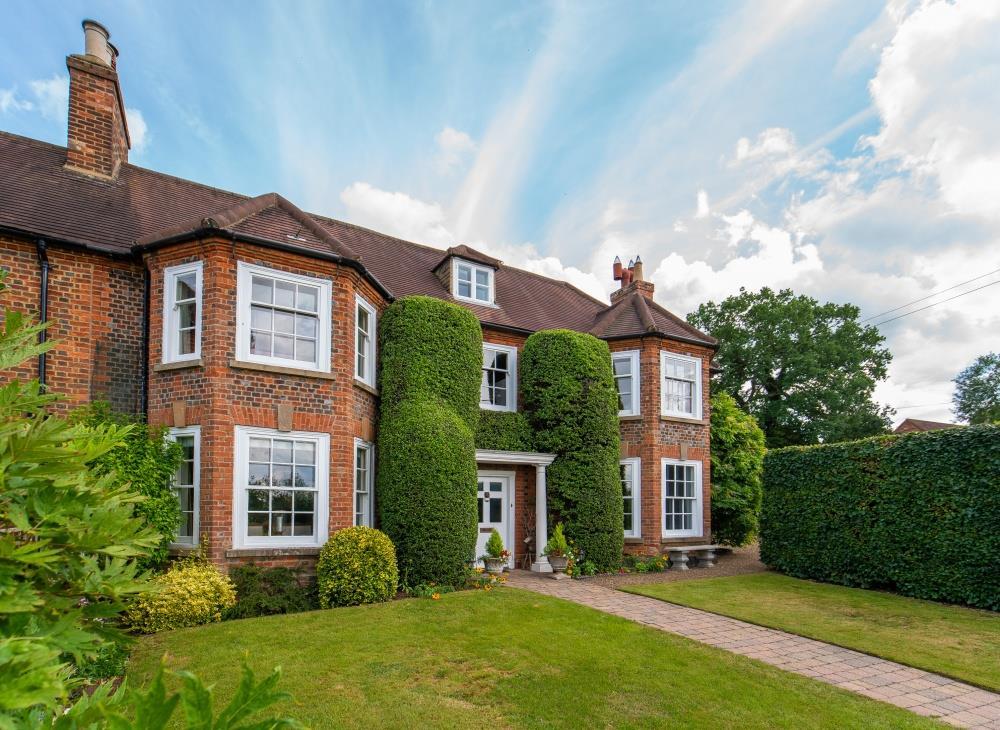 High Street, Whaddon, Milton Keynes 4 bed house - £1,100,000