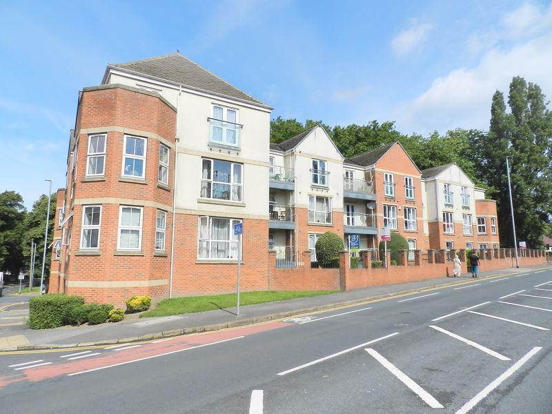 Roundhay Road, Leeds 2 bed flat - £740 pcm (£171 pw)