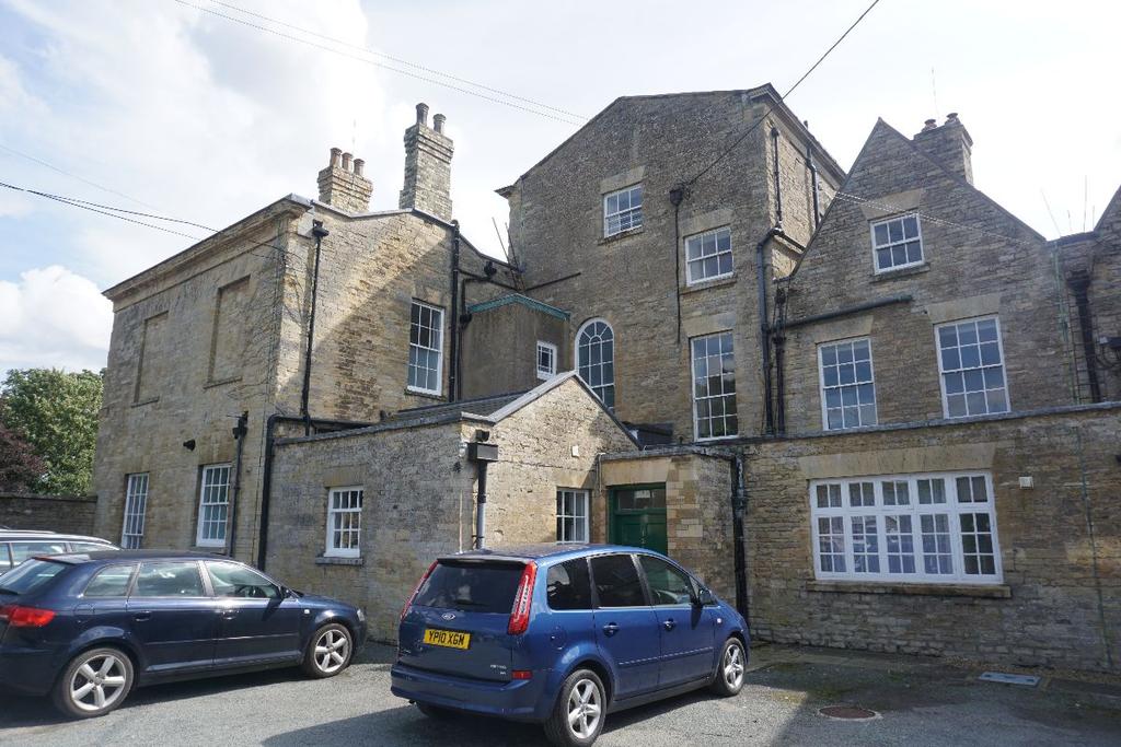 BRAYFIELD HOUSE, COLD BRAYFIELD 2 bed apartment - £850 pcm (£196 pw)