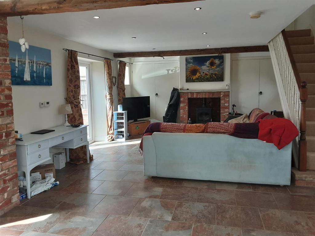 Greatford Road, Uffington, Lincolnshire 2 bed barn conversion - £1,000 ...