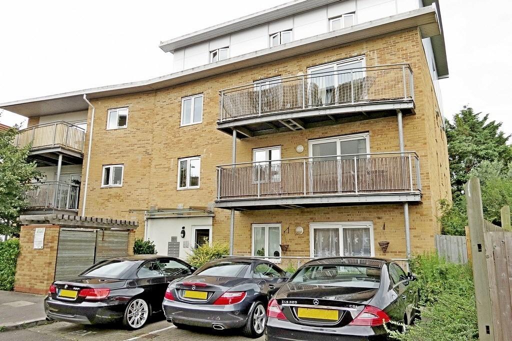 Primrose Place, London Road, TW7 5BA 1 bed flat - £1,175 pcm (£271 pw)