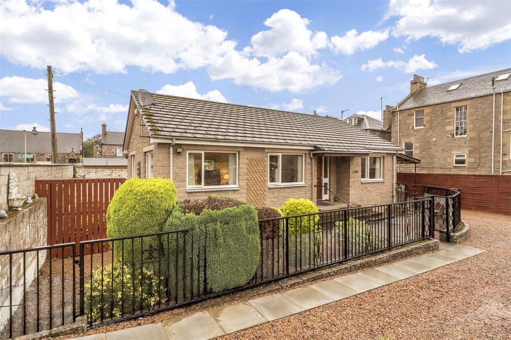 8 Paradise Place, Perth, PH2 3 bed detached bungalow - £225,000