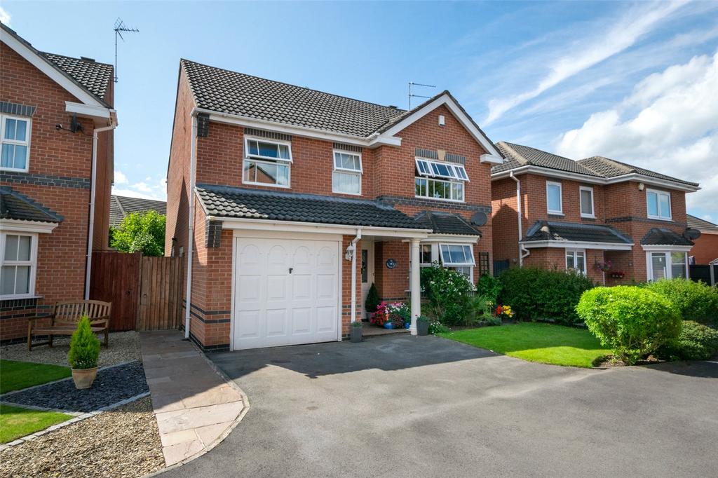 Paddock View, Middlewich 4 bed detached house - £290,000