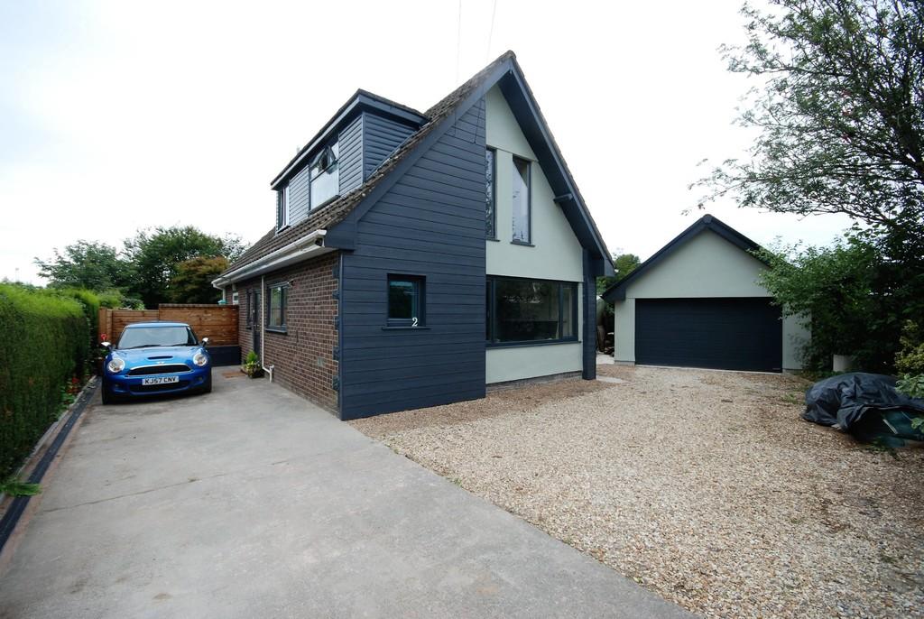 2 Maes Lloi, Aberthin, Cowbridge... 3 bed detached house - £475,000