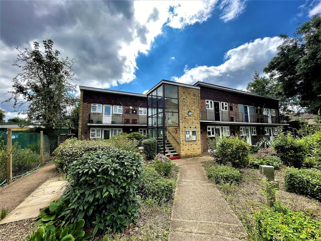 Station Grove, Wembley, HA0 4AN 1 bed flat - £250,000