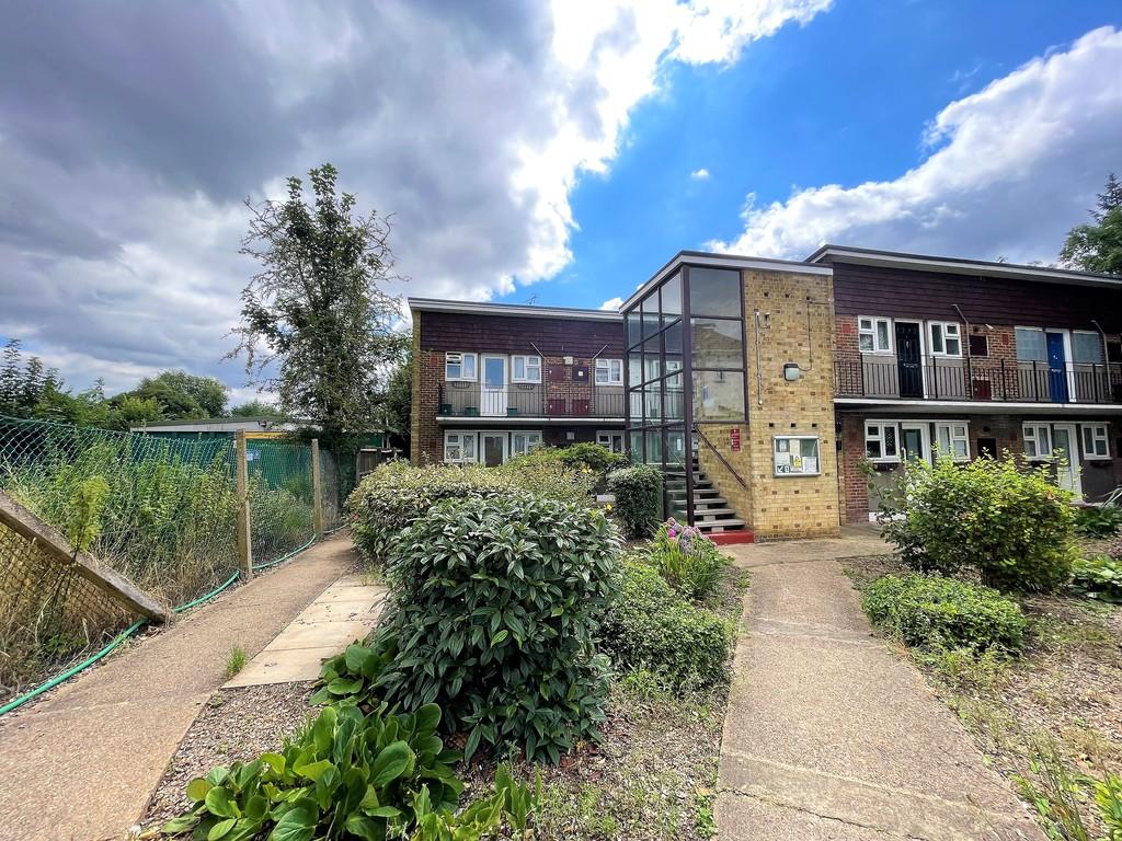 Station Grove, Wembley, HA0 4AN 1 bed flat - £250,000