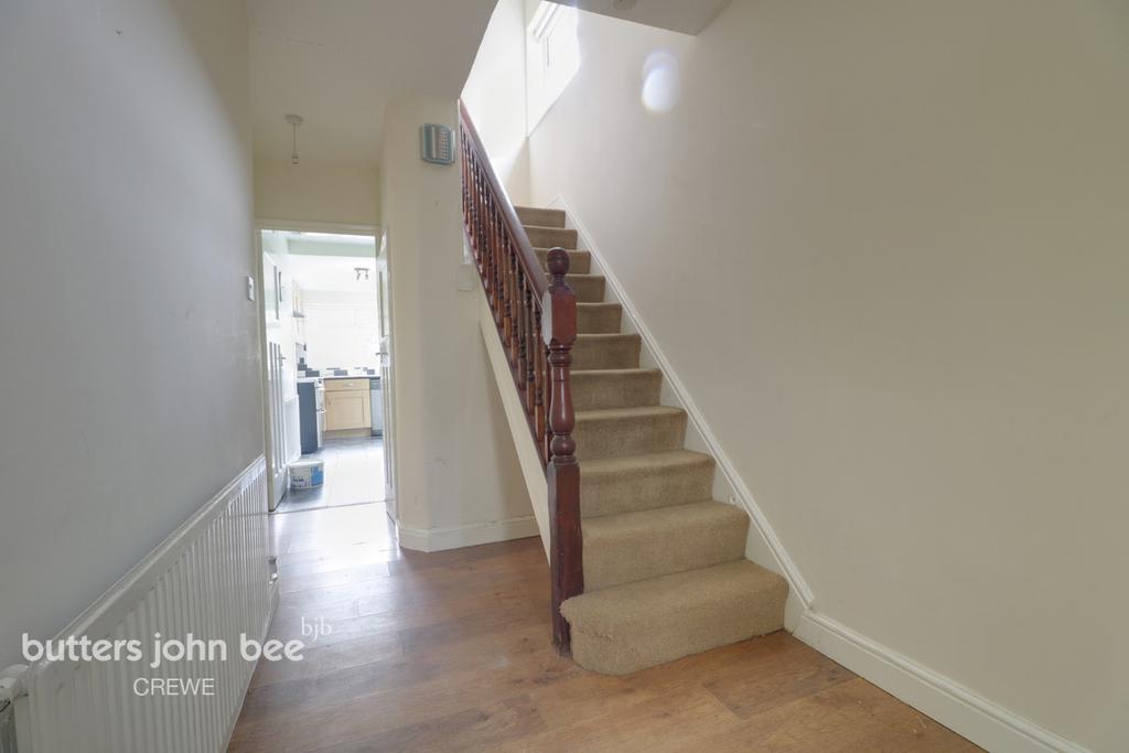 Manor Way, Crewe 3 bed semi-detached house - £150,000
