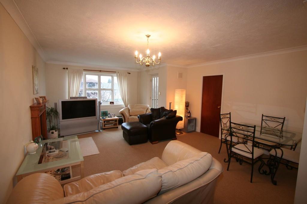 Keston Court, Parkhill Road, Bexley... 2 bed flat - £1,200 pcm (£277 pw)