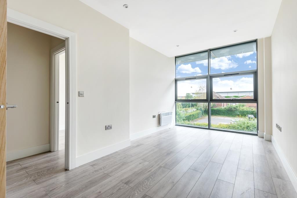 Slough, Berkshire, SL1 1 bed apartment - £1,250 pcm (£288 pw)