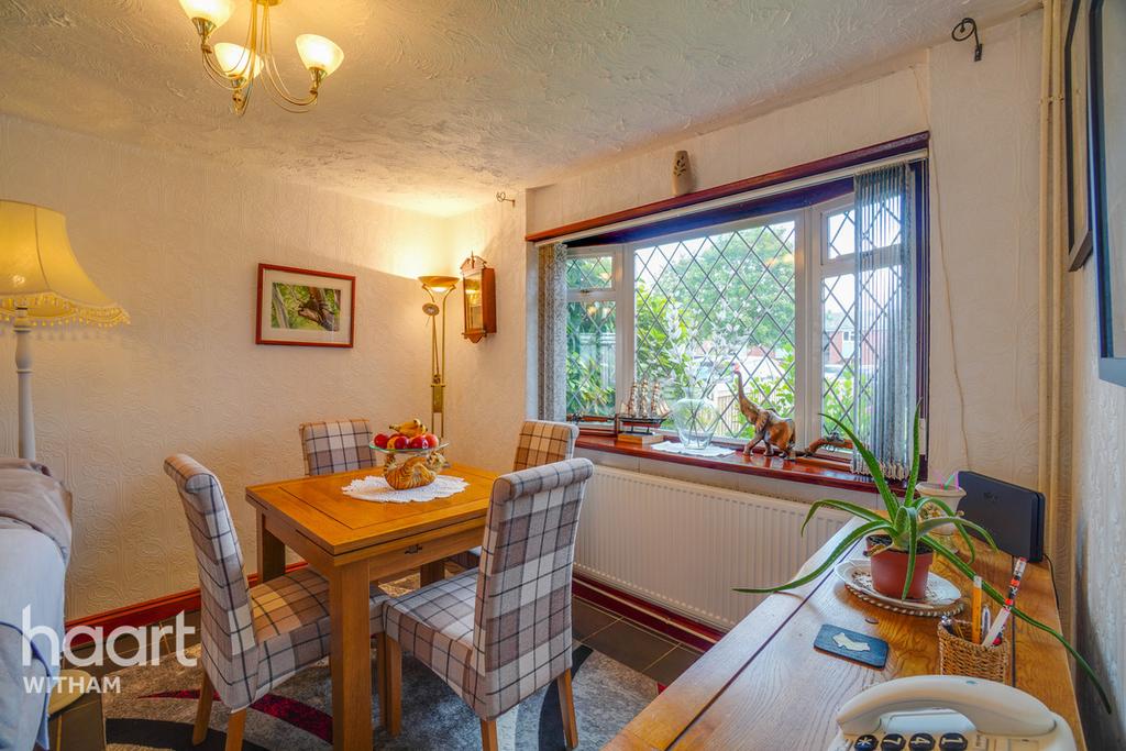 Redwood Close, Witham 3 bed end of terrace house - £270,000