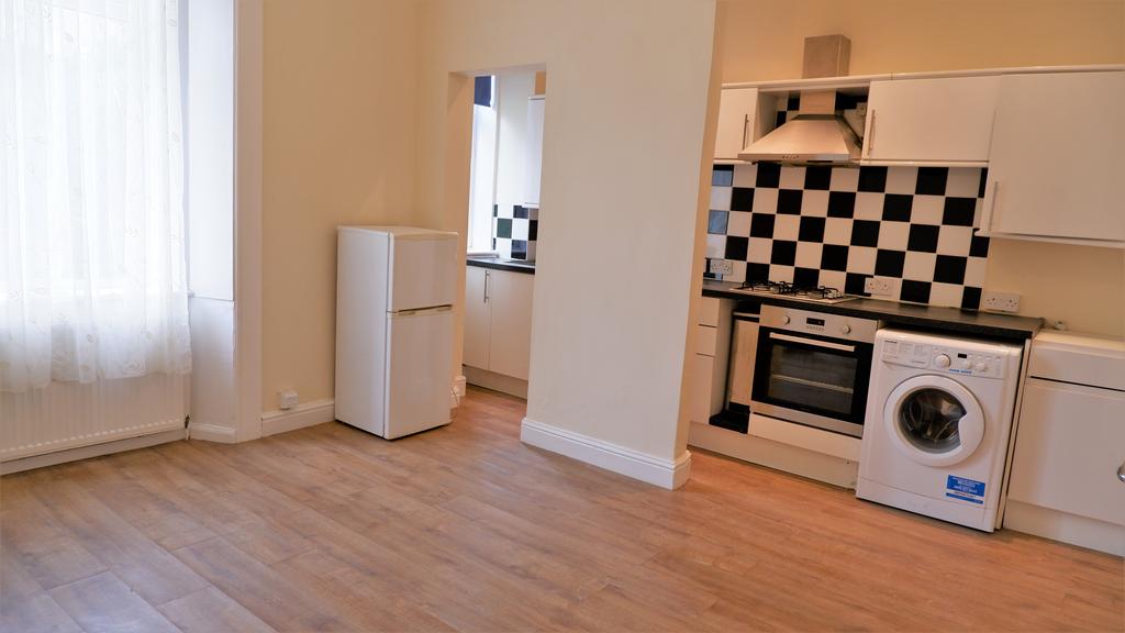 Kerr Street, Barrhead G78 2 bed ground floor flat - £56,500