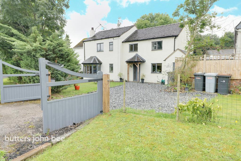 Manor Court, Crewe 3 bed cottage - £295,000