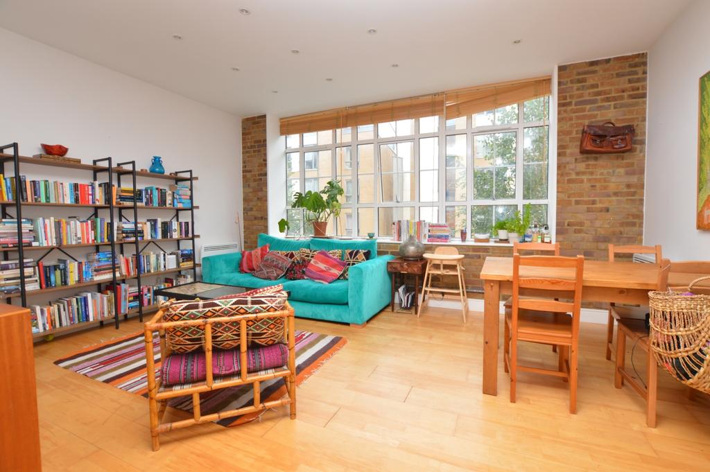 Peckham Grove Peckham SE15 2 bed flat - £1,700 pcm (£392 pw)