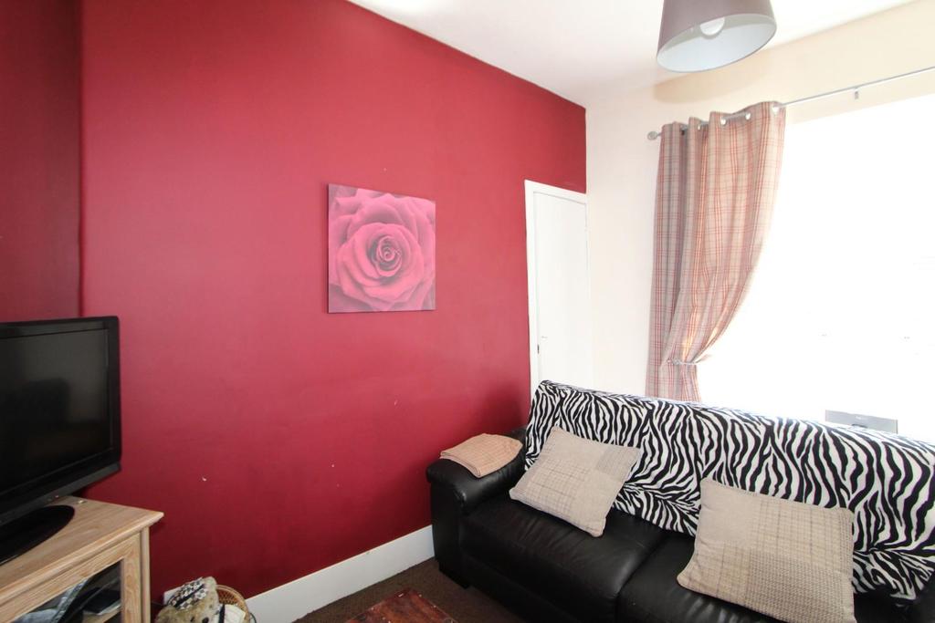 Gateside Street, Largs 1 bed flat - £42,000