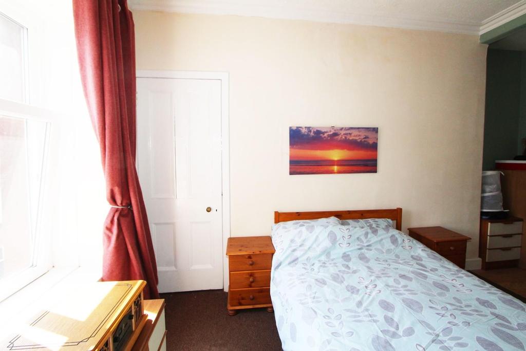 Gateside Street, Largs 1 bed flat - £42,000