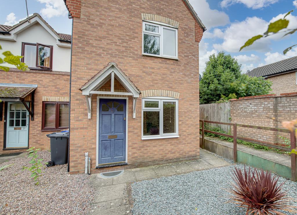 Durham Close, Bury St. Edmunds 2 bed end of terrace house - £215,000