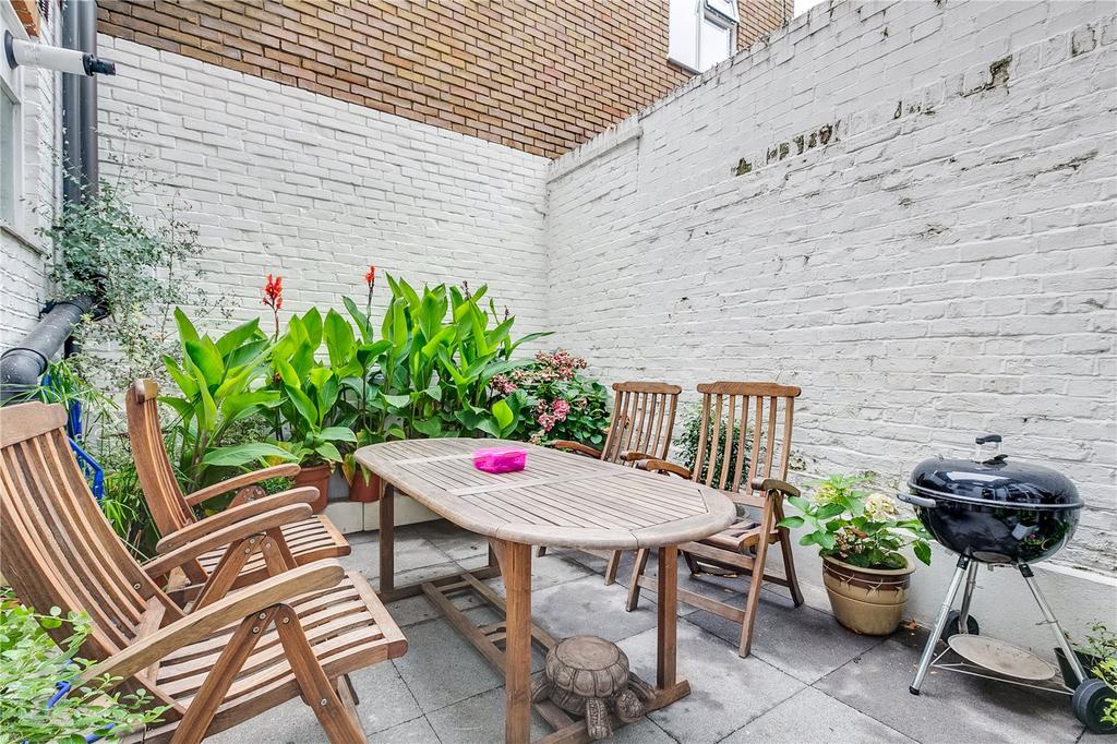 Fulham Palace Road, Bishops Park, London 2 bed flat - £600,000
