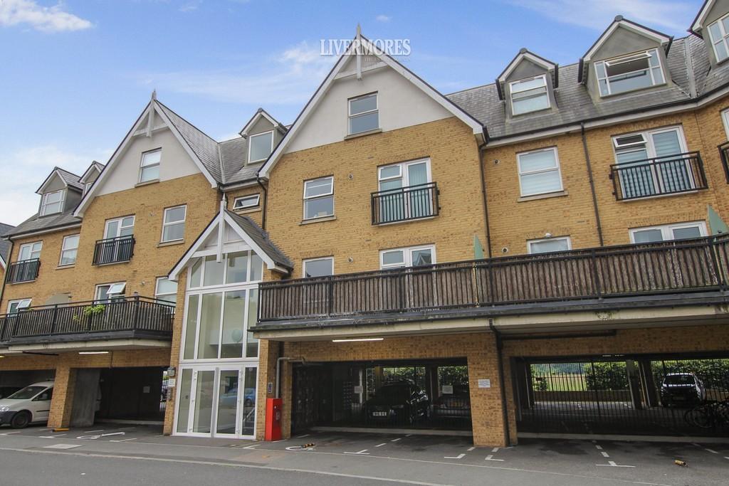 Tanners Close 2 bed flat - £250,000