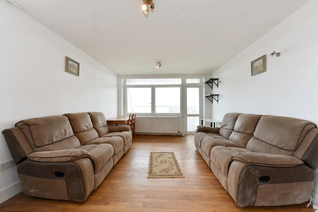Clem Attlee Court, Barons Court, SW6 2 bed flat - £1,993 pcm (£460 pw)