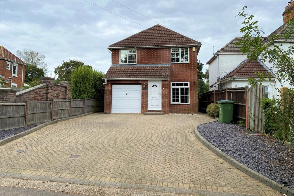 Warsash Road, Titchfield Common 4 bed detached house - £425,000