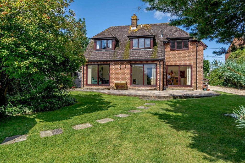 Wickens Corner, Beenham, Reading 4 bed detached house - £1,200,000