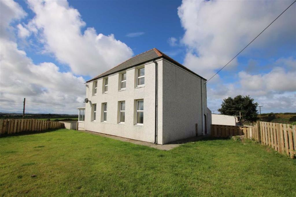 Bodffordd, Anglesey, LL65 3 bed detached house - £250,000