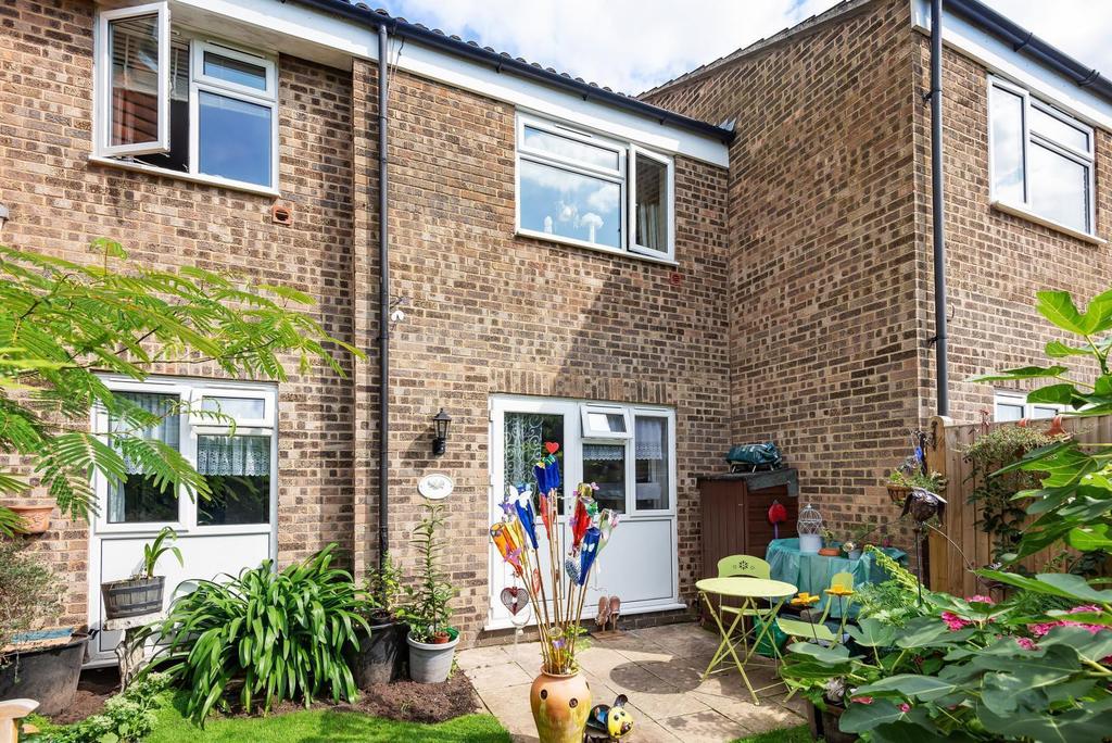 Queens Court Ride, Cobham, KT11 1 bed flat - £235,000