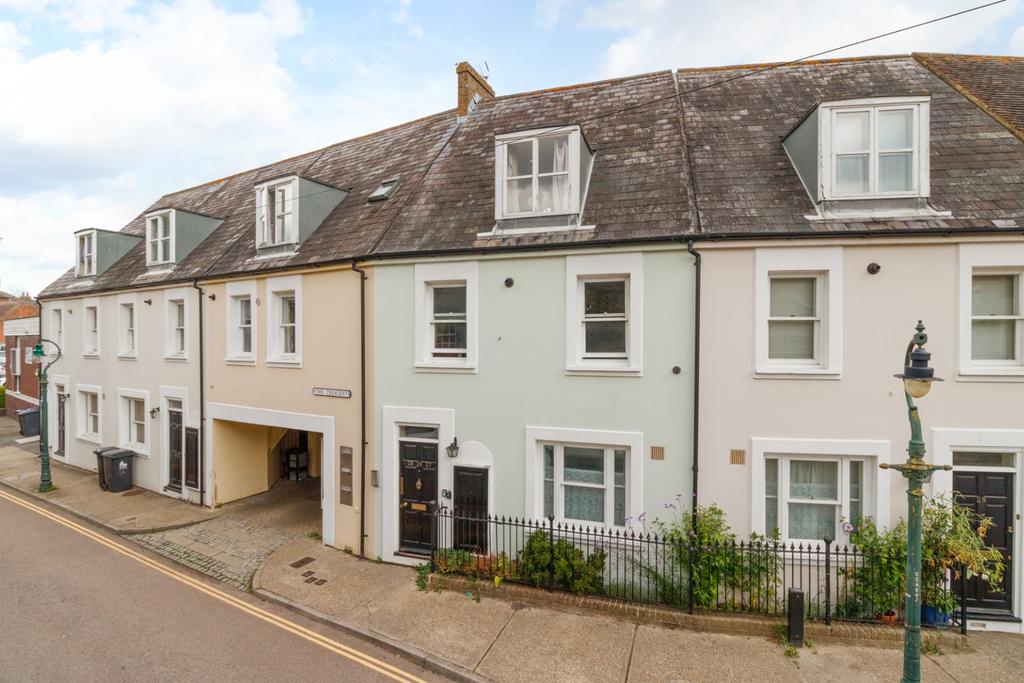Castle Row, Canterbury 2 bed apartment - £275,000