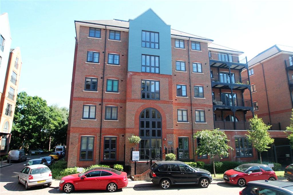 Piazza House, Cannons Wharf... 2 bed apartment - £1,295 pcm (£299 pw)